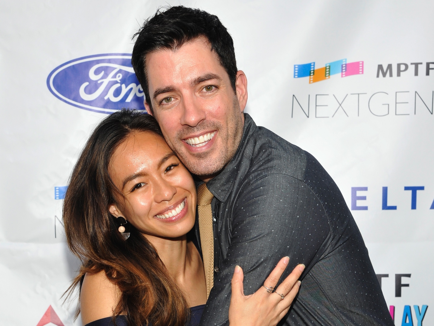 Drew Scott & Linda Phan share an exclusive behind-the-scenes tidbit ...